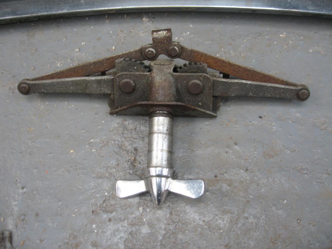 Ford Prefect wind-out windscreen, frame and mechanism