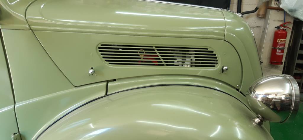 Shut lines on the front metalwork